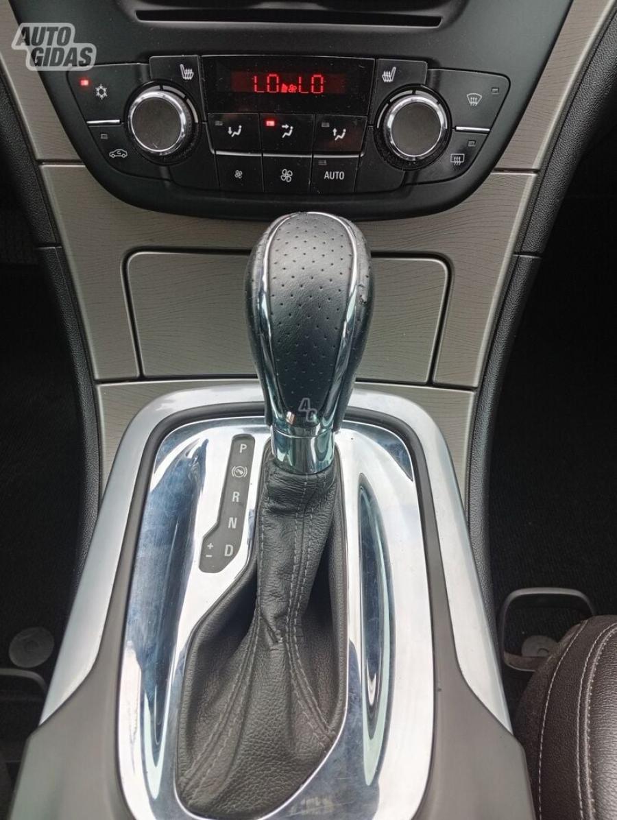 Black Opel Insignia 2013 in Vilnius, with an engine capacity of 2.00 L and mileage of 354 thousand km for 4200 €, photo 26 on AUTOMOTO.COM.LV