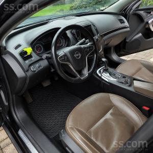Black Opel Insignia 2013 in Riga, with an engine capacity of 2.00 L and mileage of 174 thousand km for 7300 €, photo 8 on AUTOMOTO.COM.LV