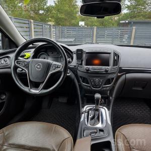 Black Opel Insignia 2013 in Riga, with an engine capacity of 2.00 L and mileage of 174 thousand km for 7300 €, photo 9 on AUTOMOTO.COM.LV