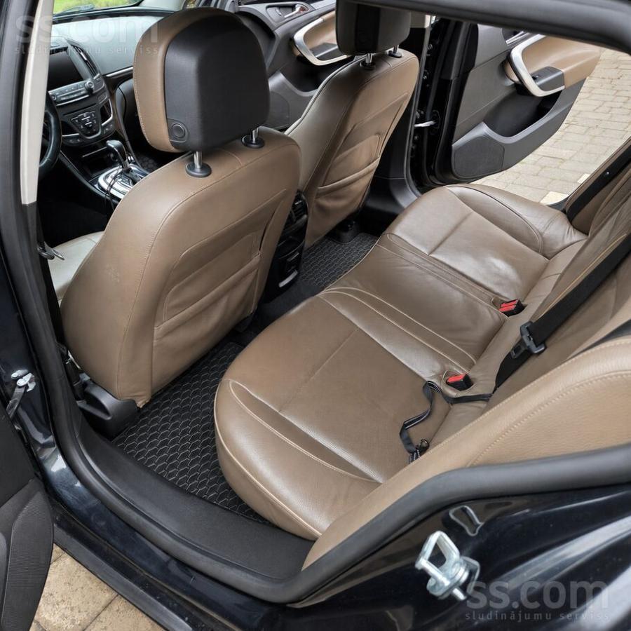 Black Opel Insignia 2013 in Riga, with an engine capacity of 2.00 L and mileage of 174 thousand km for 7300 €, photo 11 on AUTOMOTO.COM.LV