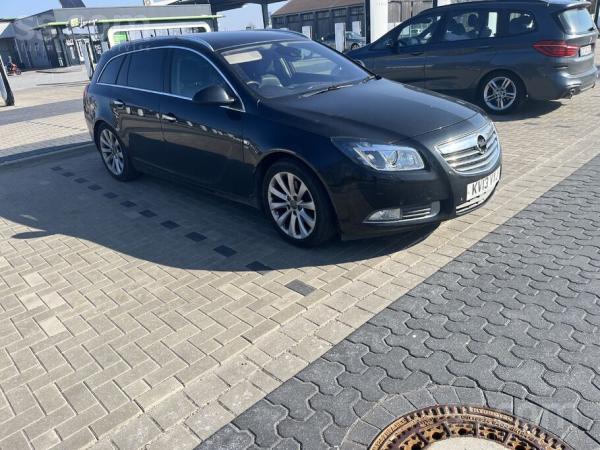 Black Opel Insignia 2013 in Liepaja, with an engine capacity of 2.00 L and mileage of 250 thousand km for 1500 €, photo 1 on AUTOMOTO.COM.LV