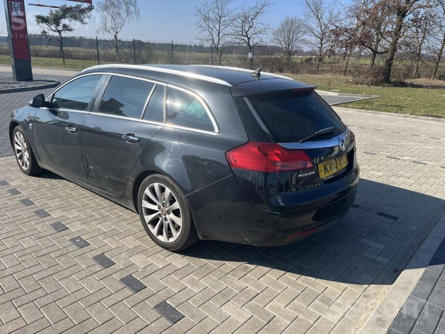 Black Opel Insignia 2013 in Liepaja, with an engine capacity of 2.00 L and mileage of 250 thousand km for 1500 €, photo 3 on AUTOMOTO.COM.LV