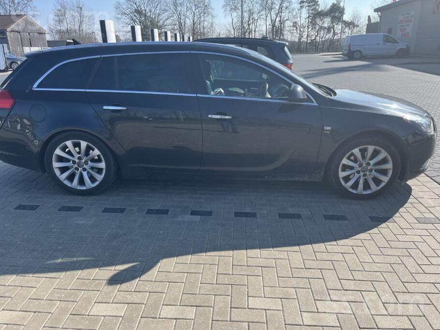 Black Opel Insignia 2013 in Liepaja, with an engine capacity of 2.00 L and mileage of 250 thousand km for 1500 €, photo 4 on AUTOMOTO.COM.LV