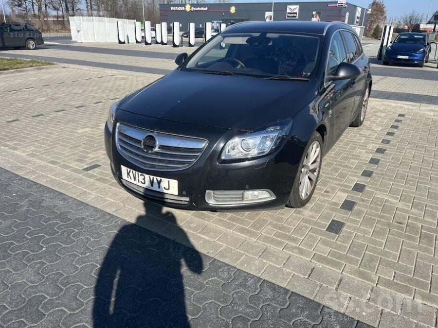 Black Opel Insignia 2013 in Liepaja, with an engine capacity of 2.00 L and mileage of 250 thousand km for 1500 €, photo 5 on AUTOMOTO.COM.LV