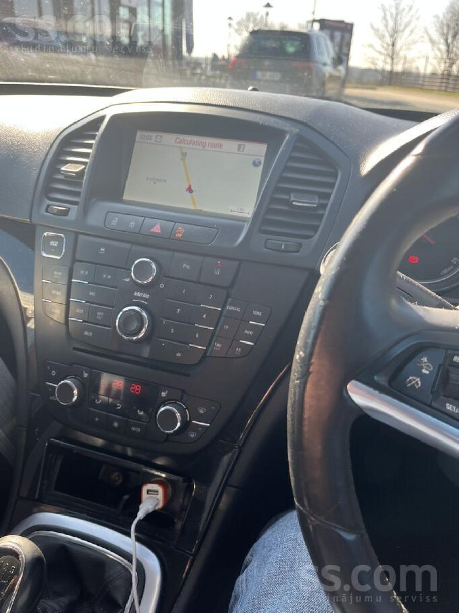 Black Opel Insignia 2013 in Liepaja, with an engine capacity of 2.00 L and mileage of 250 thousand km for 1500 €, photo 10 on AUTOMOTO.COM.LV
