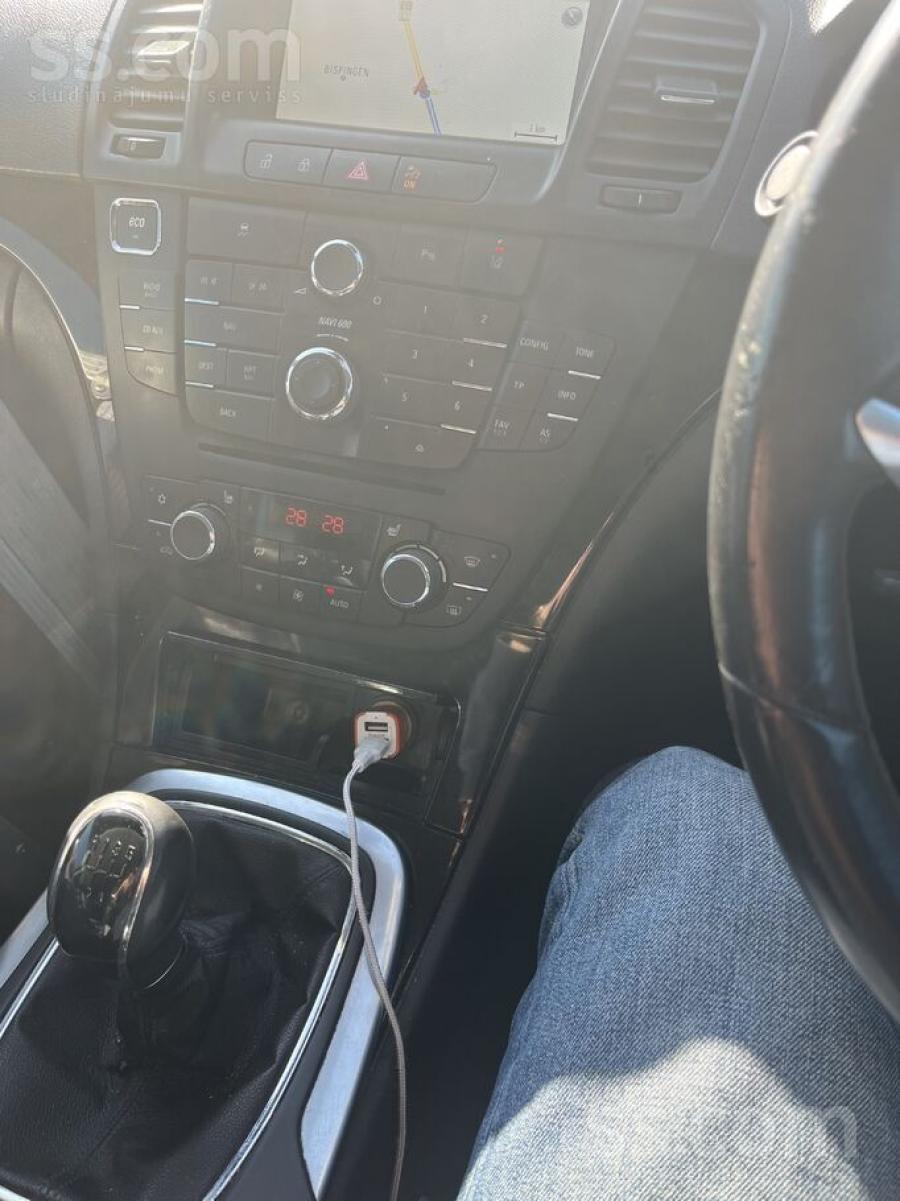 Black Opel Insignia 2013 in Liepaja, with an engine capacity of 2.00 L and mileage of 250 thousand km for 1500 €, photo 11 on AUTOMOTO.COM.LV