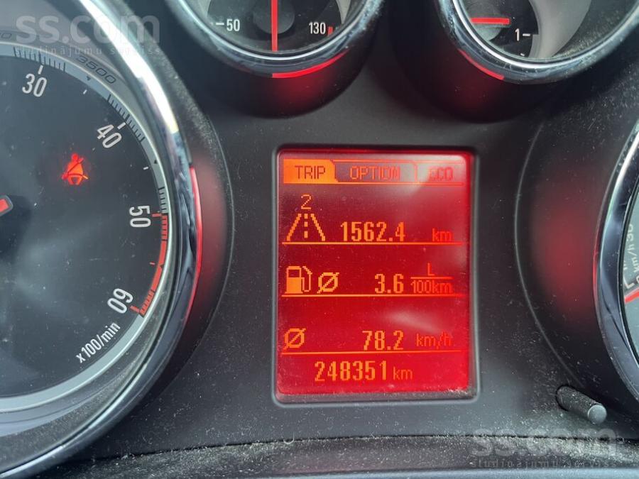 Black Opel Insignia 2013 in Liepaja, with an engine capacity of 2.00 L and mileage of 250 thousand km for 1500 €, photo 12 on AUTOMOTO.COM.LV