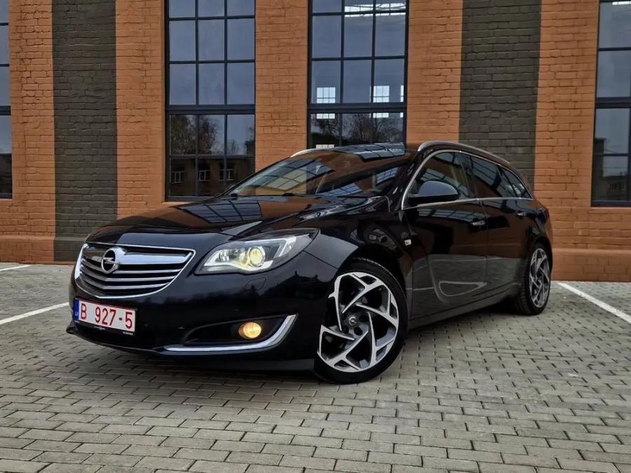 Black Opel Insignia 2013 in Riga, with an engine capacity of 2.00 L and mileage of 203 thousand km for 6390 €, photo 1 on AUTOMOTO.COM.LV