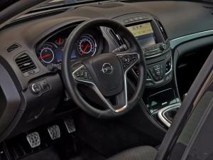 Black Opel Insignia 2013 in Riga, with an engine capacity of 2.00 L and mileage of 203 thousand km for 6390 €, photo 4 on AUTOMOTO.COM.LV