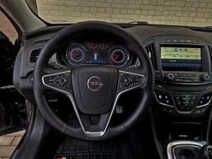 Black Opel Insignia 2013 in Riga, with an engine capacity of 2.00 L and mileage of 203 thousand km for 6390 €, photo 10 on AUTOMOTO.COM.LV
