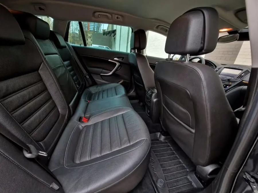 Black Opel Insignia 2013 in Riga, with an engine capacity of 2.00 L and mileage of 203 thousand km for 6390 €, photo 11 on AUTOMOTO.COM.LV