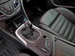 Black Opel Insignia 2013 in Riga, with an engine capacity of 2.00 L and mileage of 203 thousand km for 6390 €, photo 12 on AUTOMOTO.COM.LV