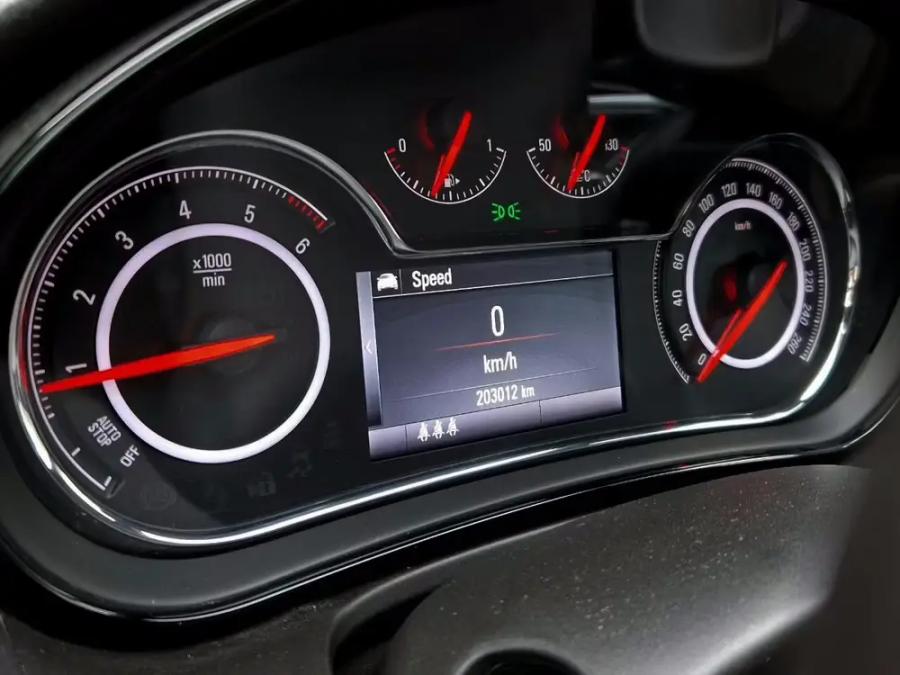 Black Opel Insignia 2013 in Riga, with an engine capacity of 2.00 L and mileage of 203 thousand km for 6390 €, photo 25 on AUTOMOTO.COM.LV