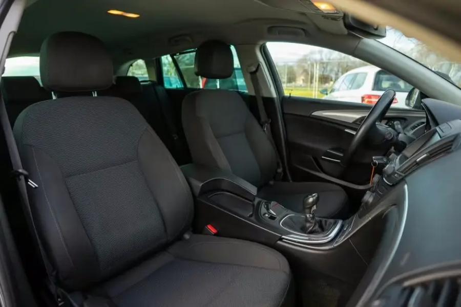 Melns Opel Insignia 2013 Liepāja, ar dzinēja tilpumu 2.00 L un nobraukumu 328 tūkst. km par 7600 €, foto 13 vietnē AUTOMOTO.COM.LV