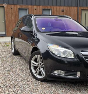 Black Opel Insignia 2013 in Raseiniai, with an engine capacity of 1.96 L and mileage of 297 thousand km for 3299 €, photo 3 on AUTOMOTO.COM.LV