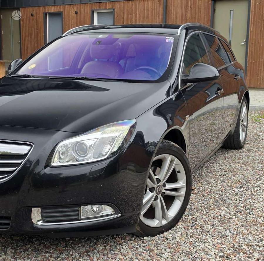 Black Opel Insignia 2013 in Raseiniai, with an engine capacity of 1.96 L and mileage of 297 thousand km for 3299 €, photo 5 on AUTOMOTO.COM.LV