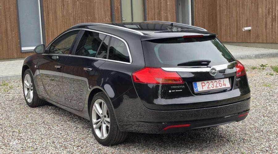 Black Opel Insignia 2013 in Raseiniai, with an engine capacity of 1.96 L and mileage of 297 thousand km for 3299 €, photo 7 on AUTOMOTO.COM.LV