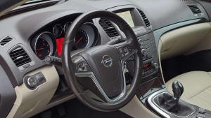 Black Opel Insignia 2013 in Raseiniai, with an engine capacity of 1.96 L and mileage of 297 thousand km for 3299 €, photo 9 on AUTOMOTO.COM.LV