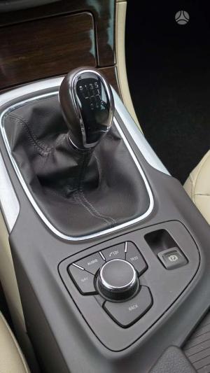 Black Opel Insignia 2013 in Raseiniai, with an engine capacity of 1.96 L and mileage of 297 thousand km for 3299 €, photo 17 on AUTOMOTO.COM.LV