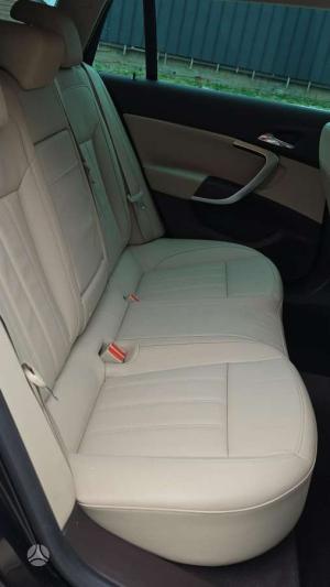 Black Opel Insignia 2013 in Raseiniai, with an engine capacity of 1.96 L and mileage of 297 thousand km for 3299 €, photo 19 on AUTOMOTO.COM.LV