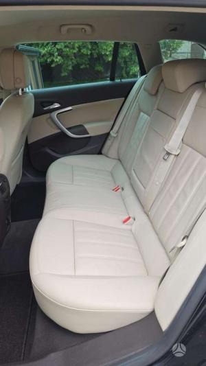 Black Opel Insignia 2013 in Raseiniai, with an engine capacity of 1.96 L and mileage of 297 thousand km for 3299 €, photo 21 on AUTOMOTO.COM.LV