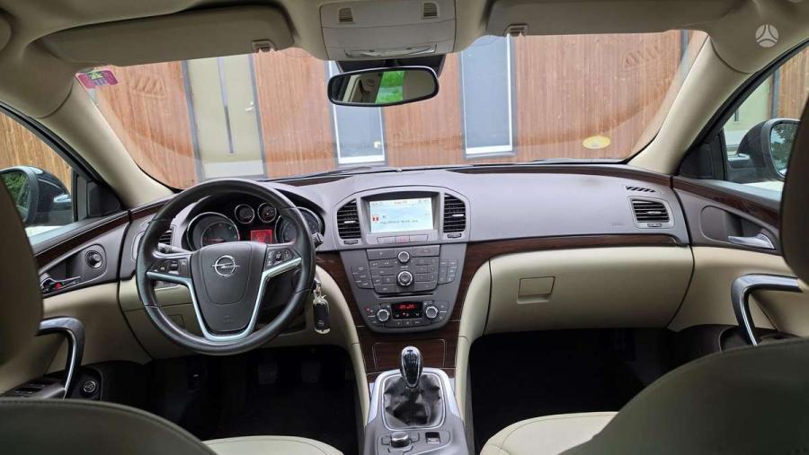 Black Opel Insignia 2013 in Raseiniai, with an engine capacity of 1.96 L and mileage of 297 thousand km for 3299 €, photo 22 on AUTOMOTO.COM.LV