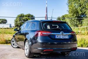 Black Opel Insignia 2013 in Riga, with an engine capacity of 2.00 L and mileage of 282 thousand km for 5990 €, photo 7 on AUTOMOTO.COM.LV