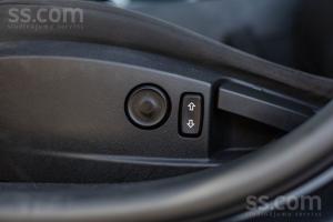 Black Opel Insignia 2013 in Riga, with an engine capacity of 2.00 L and mileage of 282 thousand km for 5990 €, photo 13 on AUTOMOTO.COM.LV