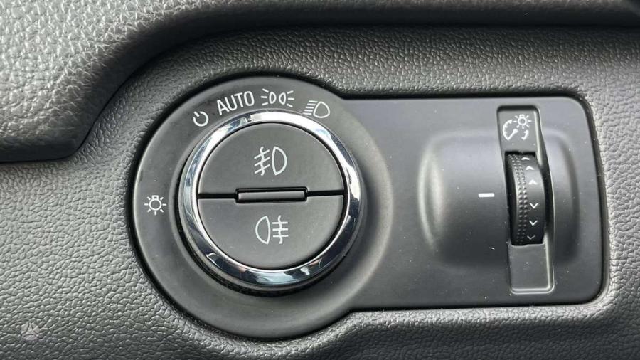 Black Opel Insignia 2013 in Marijampole, with an engine capacity of 1.96 L and mileage of 255 thousand km for 5290 €, photo 27 on AUTOMOTO.COM.LV