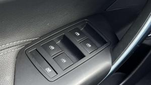Black Opel Insignia 2013 in Marijampole, with an engine capacity of 1.96 L and mileage of 255 thousand km for 5290 €, photo 32 on AUTOMOTO.COM.LV