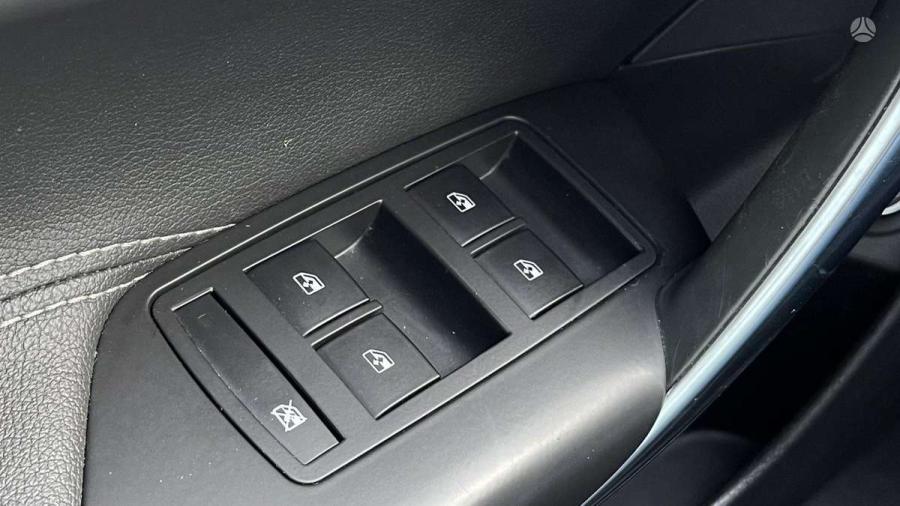 Black Opel Insignia 2013 in Marijampole, with an engine capacity of 1.96 L and mileage of 255 thousand km for 5290 €, photo 33 on AUTOMOTO.COM.LV