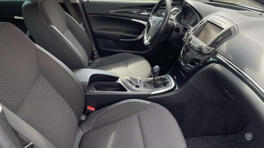 Black Opel Insignia 2013 in Marijampole, with an engine capacity of 1.96 L and mileage of 255 thousand km for 5290 €, photo 37 on AUTOMOTO.COM.LV