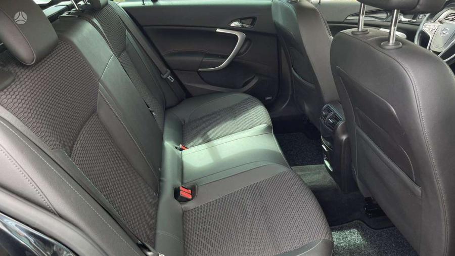 Black Opel Insignia 2013 in Marijampole, with an engine capacity of 1.96 L and mileage of 255 thousand km for 5290 €, photo 41 on AUTOMOTO.COM.LV