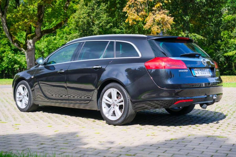 Black Opel Insignia 2013 in Kaunas, with an engine capacity of 2.00 L and mileage of 253 thousand km for 4500 €, photo 5 on AUTOMOTO.COM.LV
