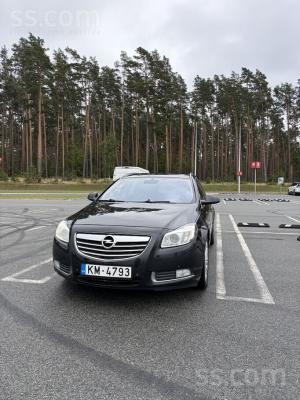 Black Opel Insignia 2013 in Riga, with an engine capacity of 2.00 L and mileage of 373 thousand km for 1600 €, photo  on AUTOMOTO.COM.LV