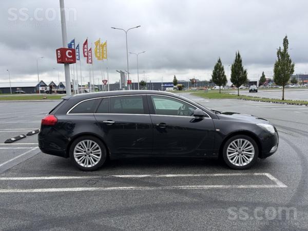 Black Opel Insignia 2013 in Riga, with an engine capacity of 2.00 L and mileage of 373 thousand km for 1600 €, photo 3 on AUTOMOTO.COM.LV