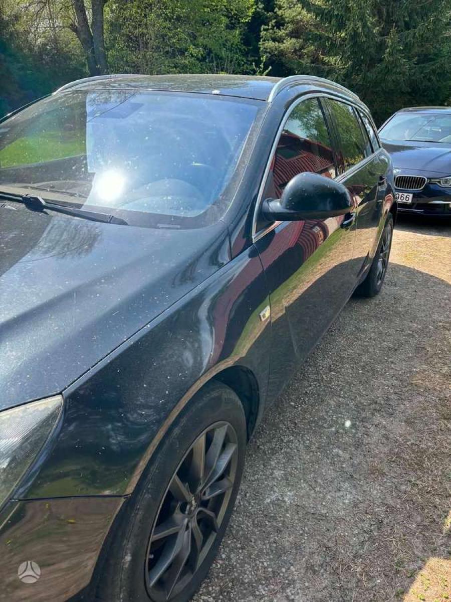 Black Opel Insignia 2013 in Silute, with an engine capacity of 1.96 L and mileage of 280 thousand km for 3000 €, photo 4 on AUTOMOTO.COM.LV