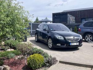 Black Opel Insignia 2013 in Vilnius, with an engine capacity of 2.00 L and mileage of 336 thousand km for 4500 €, photo  on AUTOMOTO.COM.LV