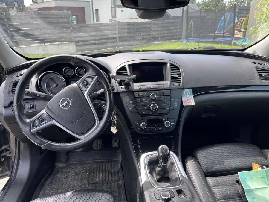 Black Opel Insignia 2013 in Vilnius, with an engine capacity of 2.00 L and mileage of 336 thousand km for 4500 €, photo 6 on AUTOMOTO.COM.LV