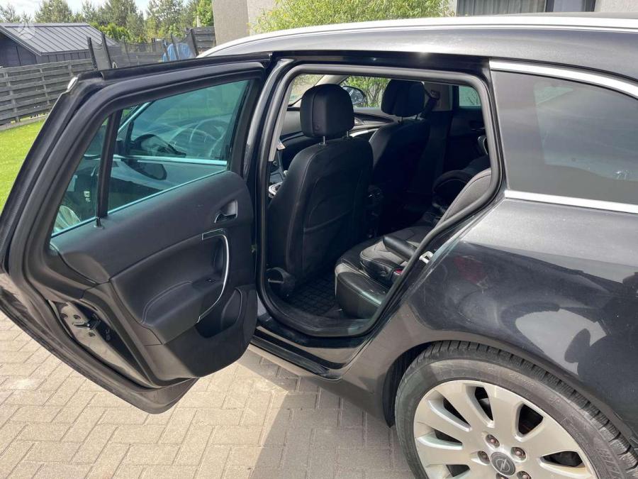 Black Opel Insignia 2013 in Vilnius, with an engine capacity of 2.00 L and mileage of 336 thousand km for 4500 €, photo 12 on AUTOMOTO.COM.LV