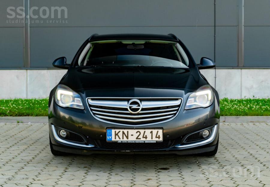 Black Opel Insignia 2014 in Riga, with an engine capacity of 2.00 L and mileage of 294 thousand km for 5990 €, photo 2 on AUTOMOTO.COM.LV
