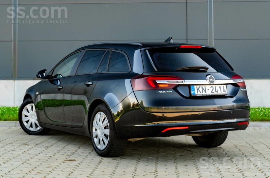 Black Opel Insignia 2014 in Riga, with an engine capacity of 2.00 L and mileage of 294 thousand km for 5990 €, photo 4 on AUTOMOTO.COM.LV
