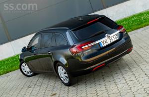 Black Opel Insignia 2014 in Riga, with an engine capacity of 2.00 L and mileage of 294 thousand km for 5990 €, photo 5 on AUTOMOTO.COM.LV