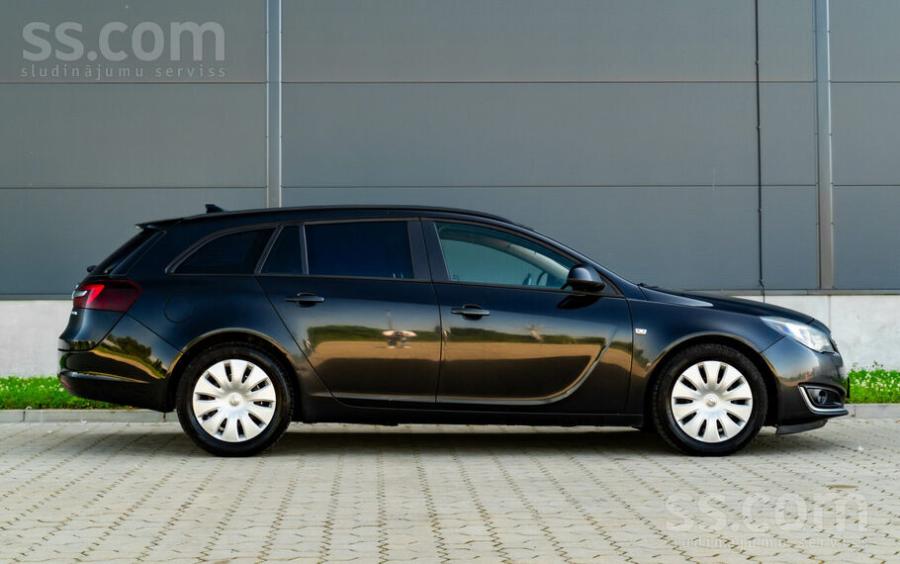 Black Opel Insignia 2014 in Riga, with an engine capacity of 2.00 L and mileage of 294 thousand km for 5990 €, photo 10 on AUTOMOTO.COM.LV