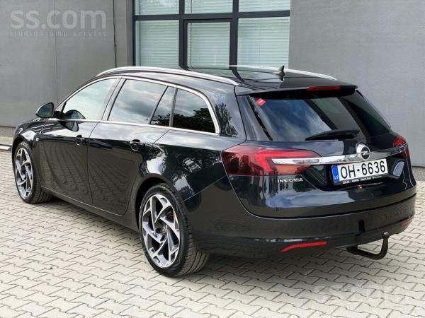 Black Opel Insignia 2014 in Riga, with an engine capacity of 2.00 L and mileage of 238 thousand km for 6600 €, photo 6 on AUTOMOTO.COM.LV