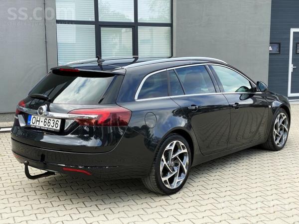 Black Opel Insignia 2014 in Riga, with an engine capacity of 2.00 L and mileage of 238 thousand km for 6600 €, photo 7 on AUTOMOTO.COM.LV