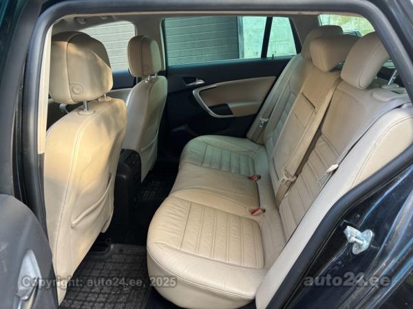 Black Opel Insignia 2014 in Paide, with an engine capacity of 2.00 L and mileage of 306 thousand km for 5950 €, photo 11 on AUTOMOTO.COM.LV