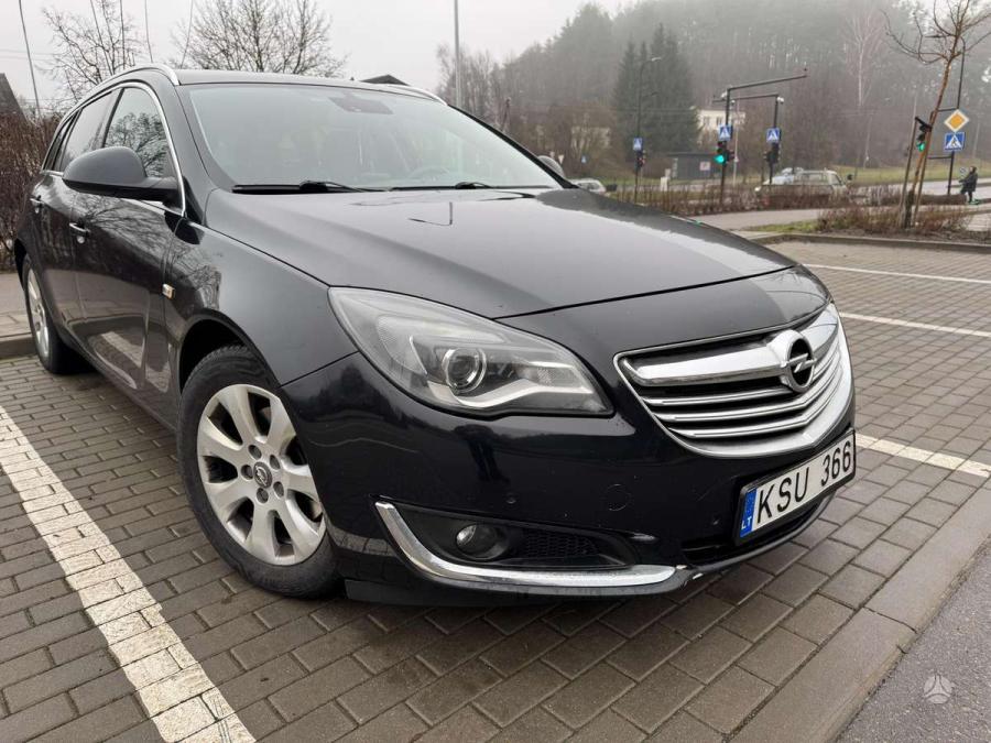 Black Opel Insignia 2014 in Vilnius, with an engine capacity of 1.96 L and mileage of 273 thousand km for 5200 €, photo 3 on AUTOMOTO.COM.LV