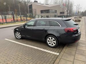 Black Opel Insignia 2014 in Vilnius, with an engine capacity of 1.96 L and mileage of 273 thousand km for 5200 €, photo 5 on AUTOMOTO.COM.LV