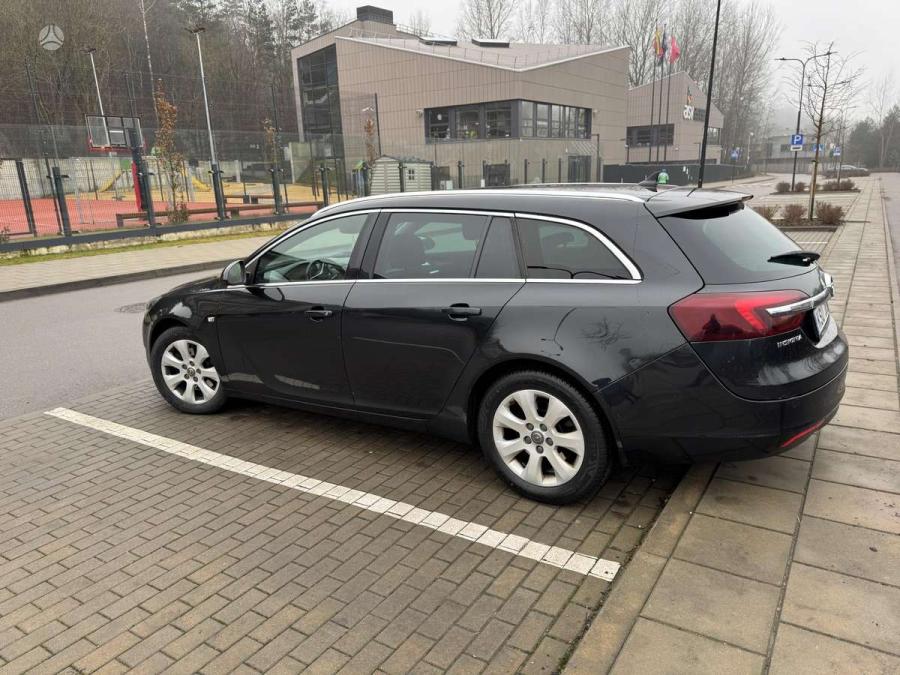 Black Opel Insignia 2014 in Vilnius, with an engine capacity of 1.96 L and mileage of 273 thousand km for 5200 €, photo 5 on AUTOMOTO.COM.LV